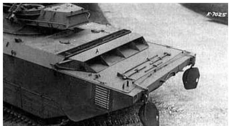 The swimming "Hellcat", the American T86 GMC amphibious mobile ...