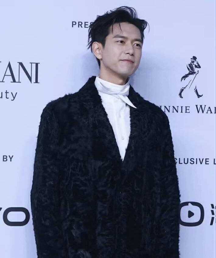 This night, 62-year-old Fei Xiang made people truly see what "top charm ...