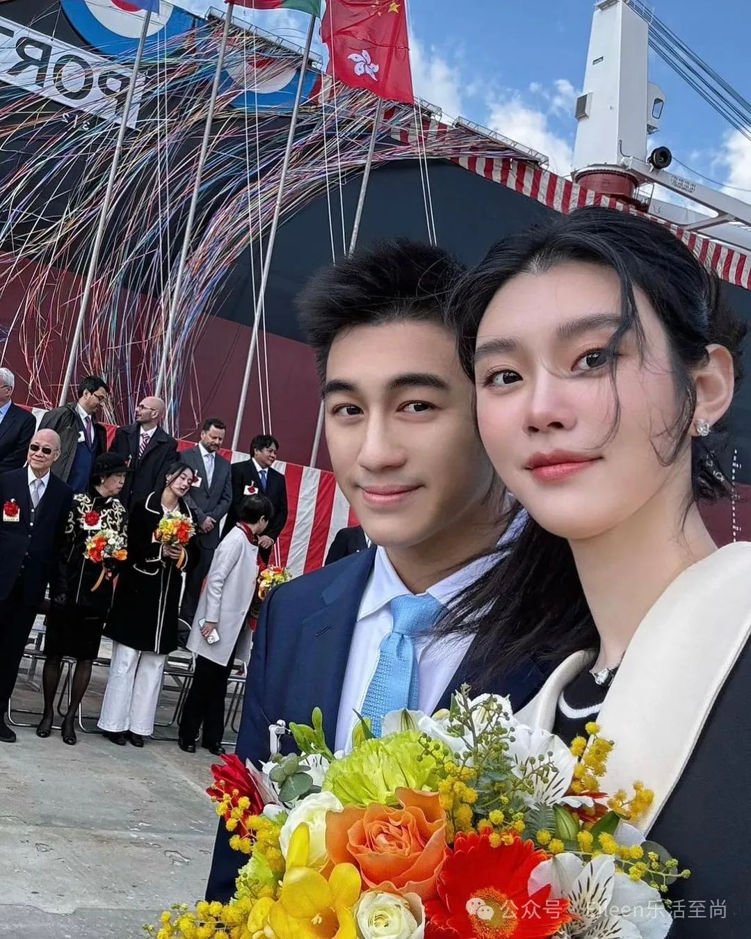 When you see He Youjun and Xi Mengyao performing this act in the street ...