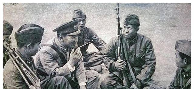 The People's Liberation Army used to use boat-shaped caps and berets ...