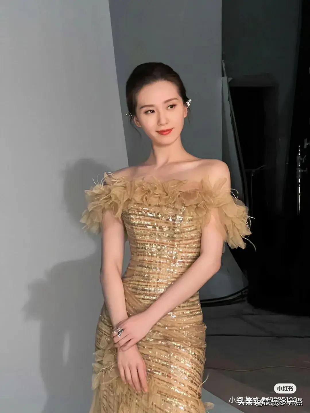 Liu Shishi's latest outfit photos are released, a pink off-shoulder ...