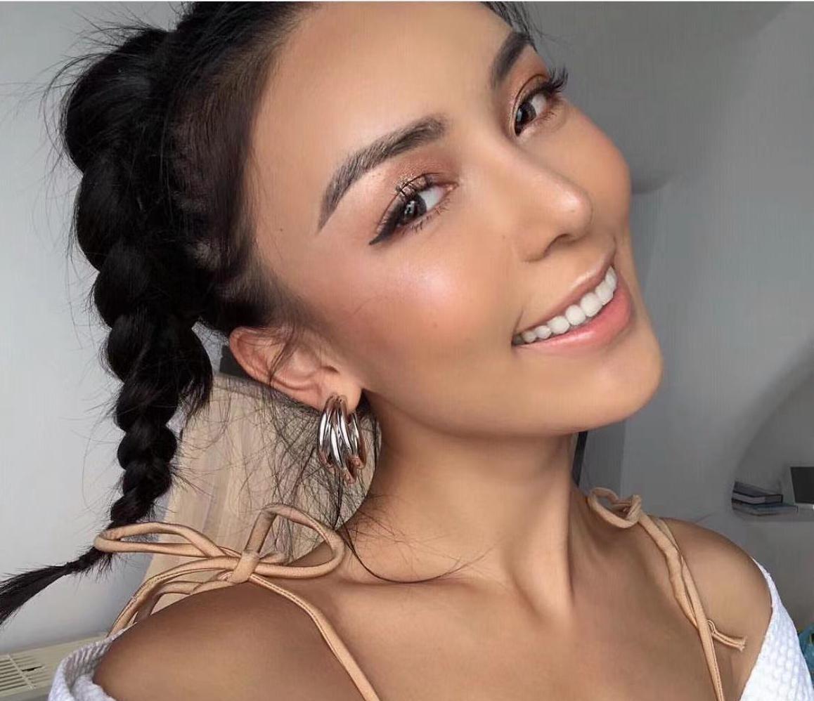 Internet celebrity Du Yanjia had an accident and her left hand was ...