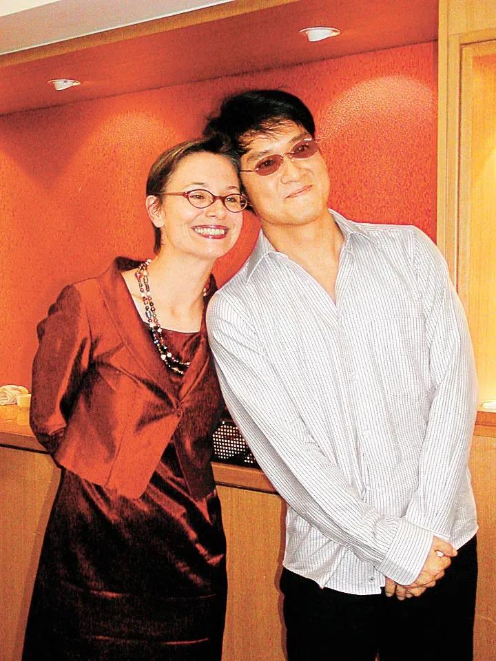 Recent photos of 63-year-old Stephen Chow's wife leaked out. She is the same age as Chow Wakin ...