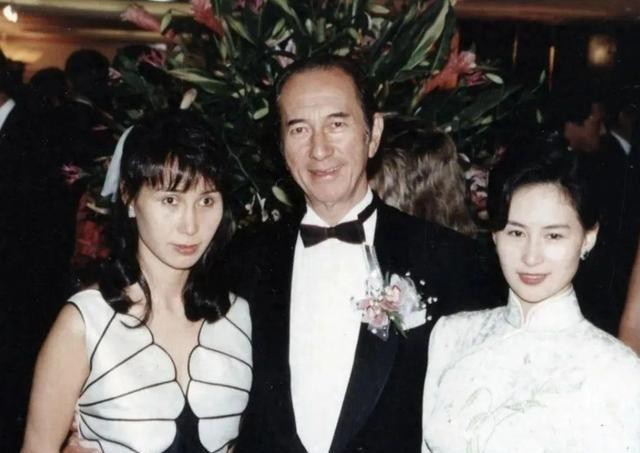 It turns out that the Fok family is the largest shareholder of Macau ...