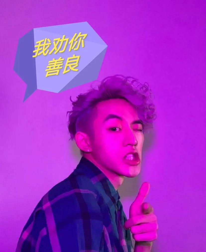 Deng "previewed" Weibo's night shirt, and the "Twilight Saga" version ...