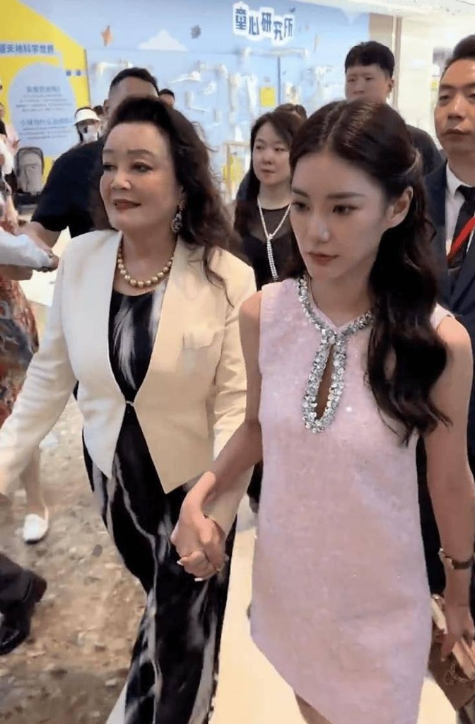 Ma Xiaomei is a good wife in public, Big S is cool and independent ...