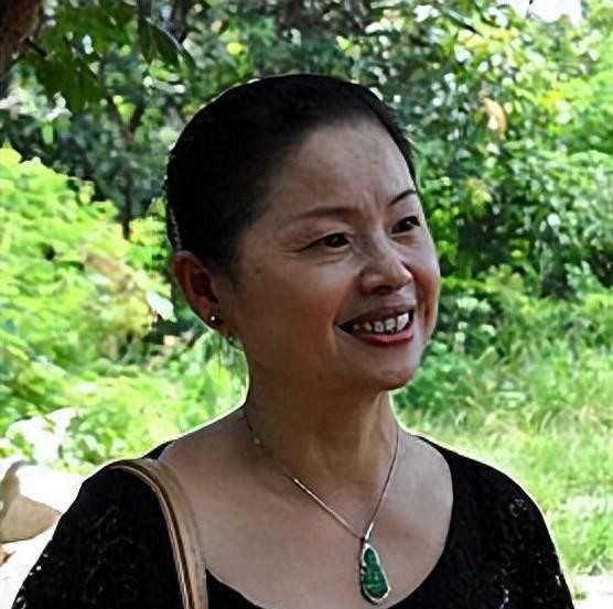 She was a foreign princess. After being discovered, the royal family ...
