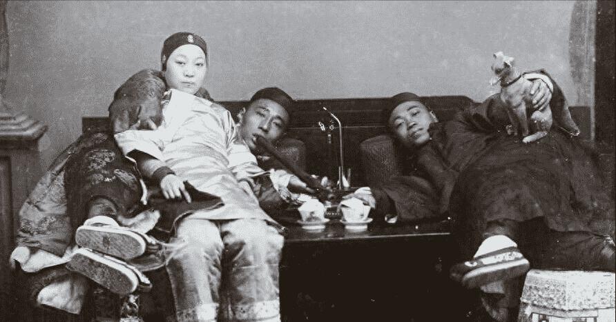 Old photos of World War II: Female collaborators in the German-occupied ...