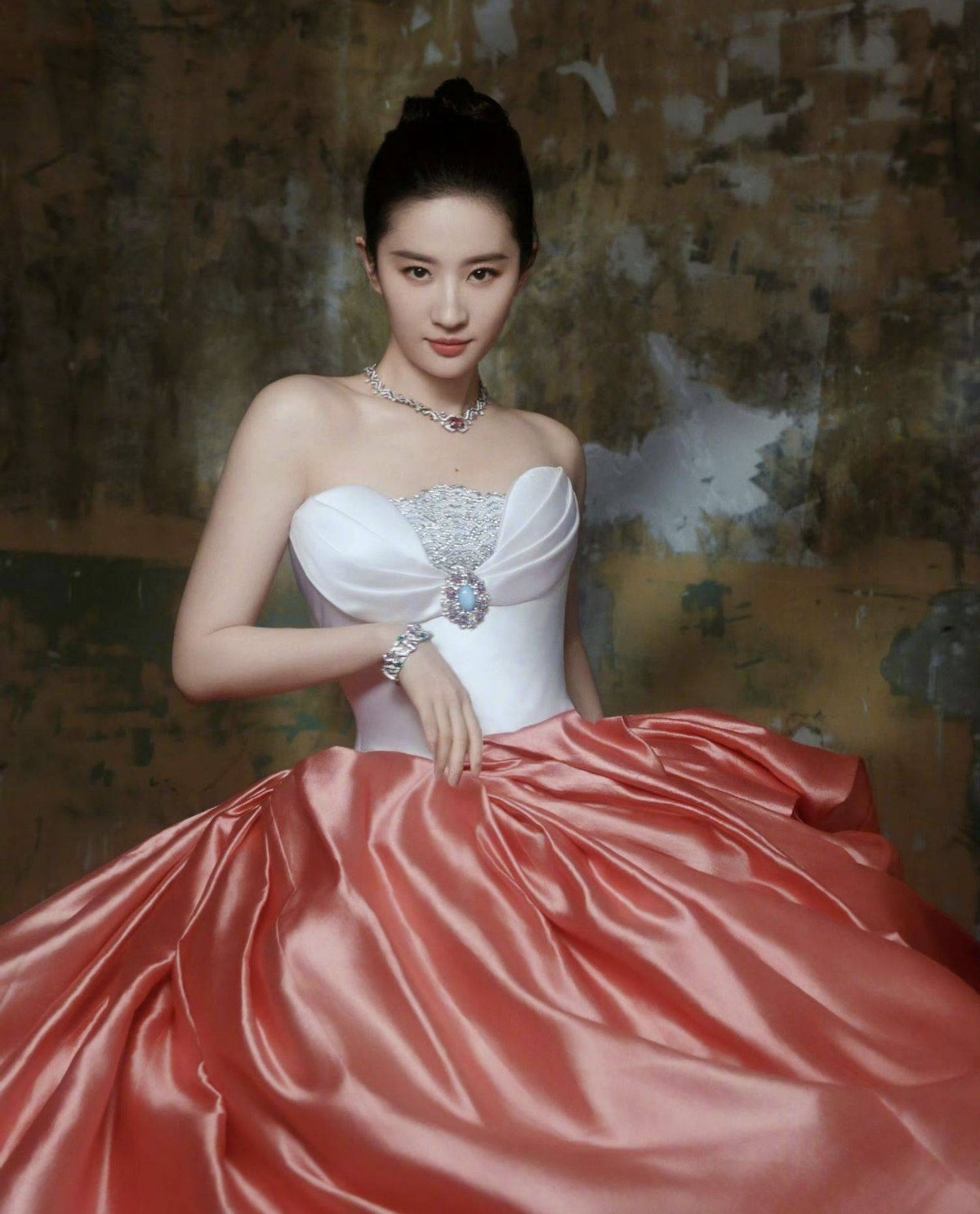 Yu Shi brought up Liu Yifei again and confronted her on the live ...