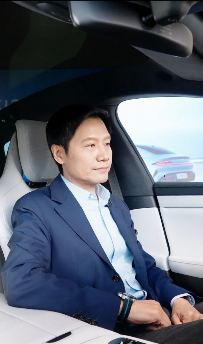 Lei Jun drove the Xiaomi SU7 to complete a 180-degree turn: a success ...