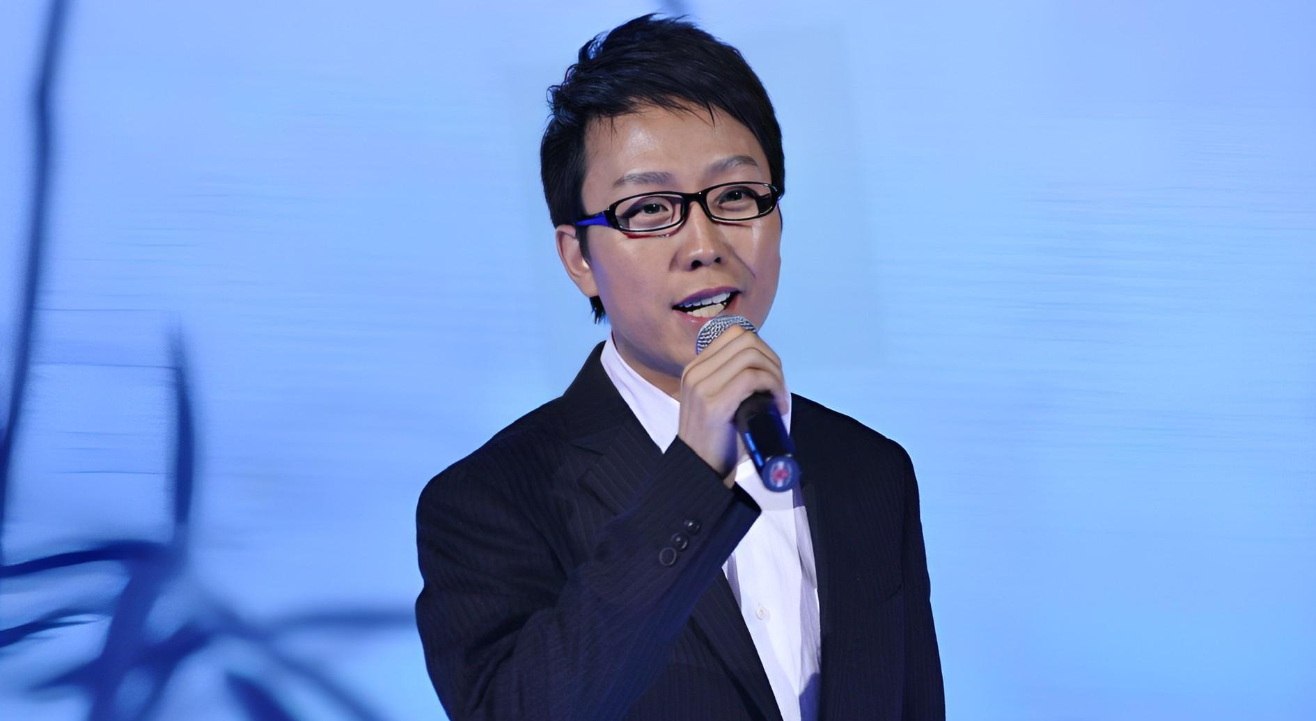 Li Yugang, 45 years old, is neither in love nor married, and needs support when walking. What is ...