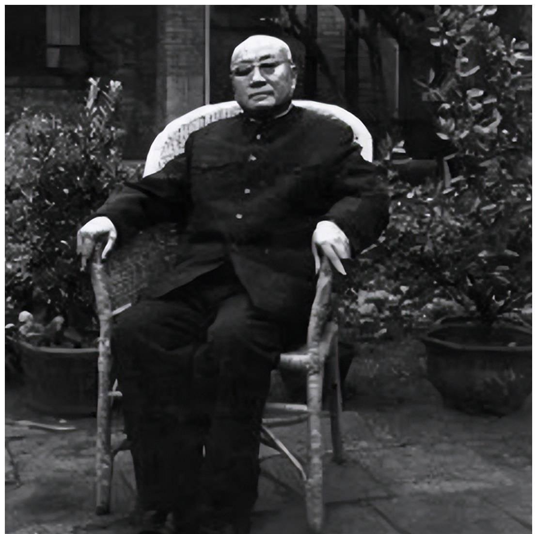 In 1966, Chen Yi came to visit Liu Bocheng. Liu Bocheng said that his ...
