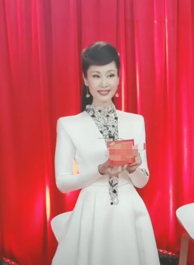 Why does 60-year-old Yu Wenhua prefer rural life? She appears without ...