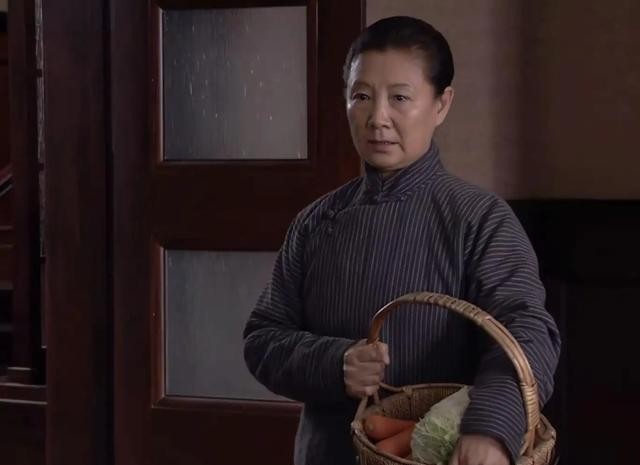 Watching "The Cliff" again 10 years later, I realized that Liu Ma's ...