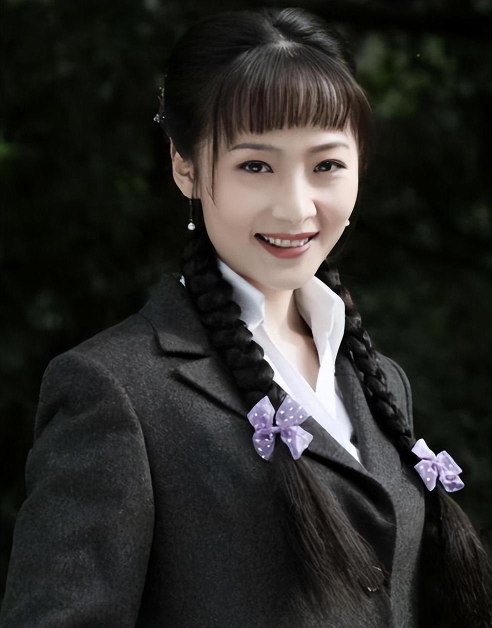 Actor Qu Zhazha married the down-and-out Huang Haibo and worked hard to ...