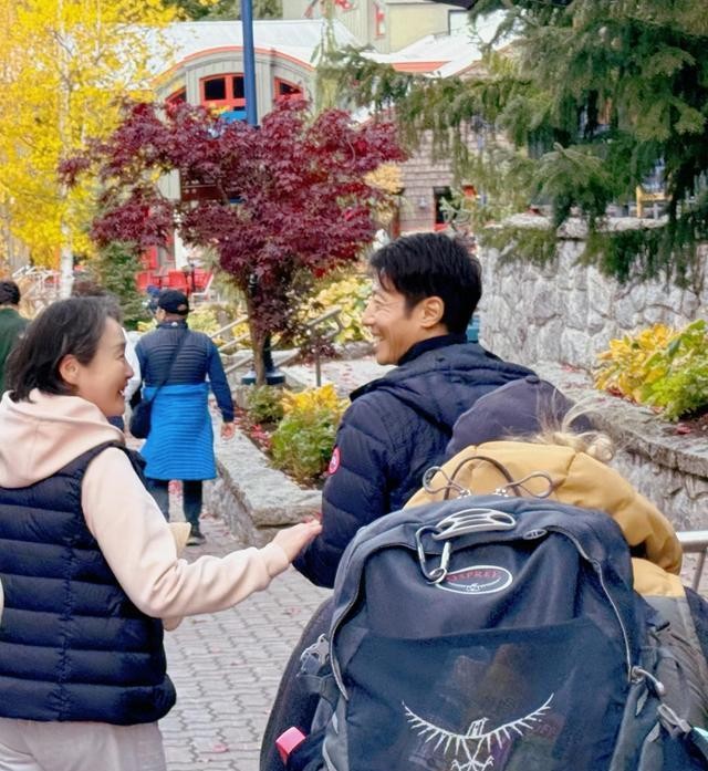 Sa Beining and his family were spotted shopping abroad, and the family ...