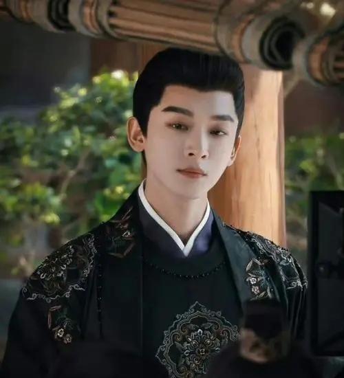 Obviously it's the same person. After playing "Yu Gu Yao", she played ...