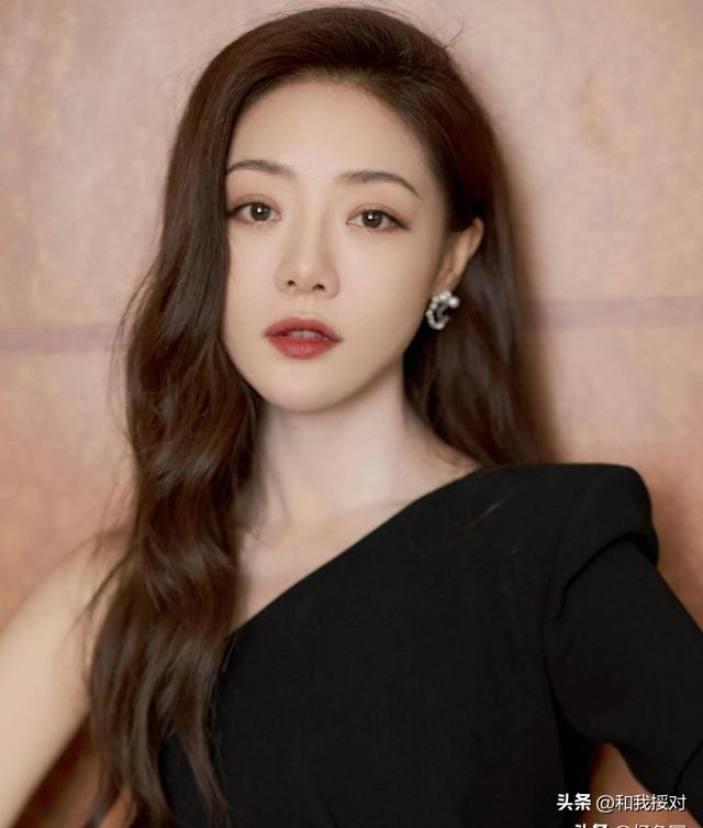 How did the "drama fanatic" Deng Jiajia, who used to be a young model ...