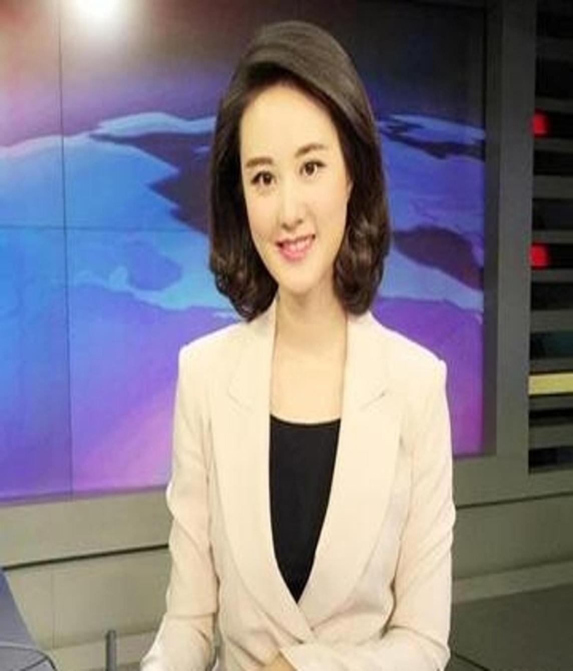 Hosting: The Charm and Colorful Career of Female Hosts - iMedia