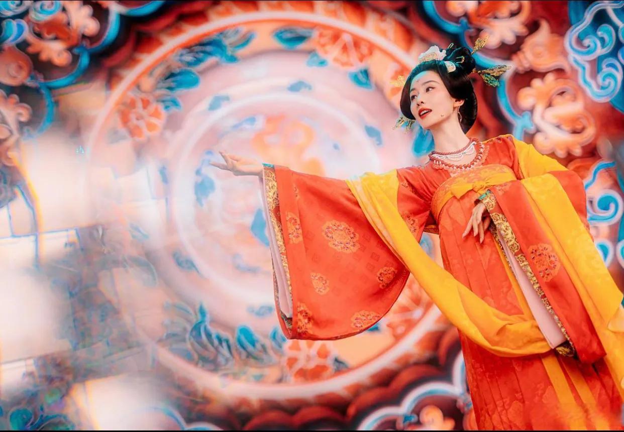 Traditional costumes illuminate the modern stage and arouse people's ...