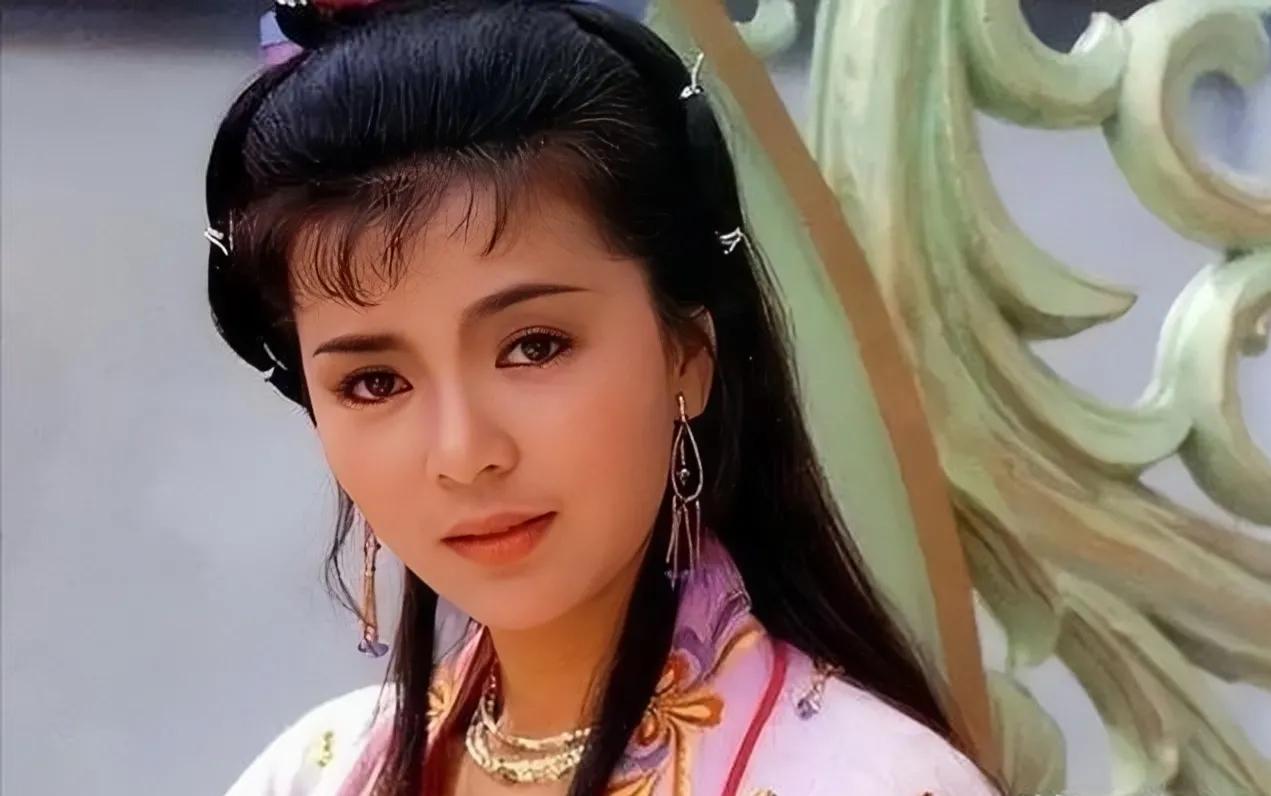 Athena Chu: I must be the most beautiful Huang Rong. As for the busty ...