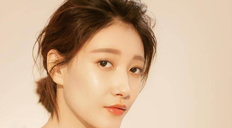 Excellent figure! Excellent appearance! Top notch acting! 33-year-old ...