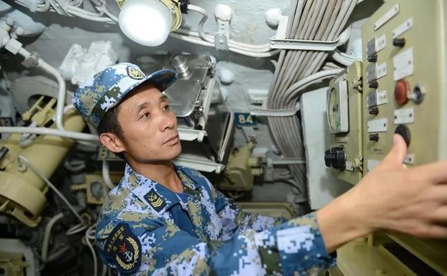 The Chinese Navy submarine encountered three dangerous situations. The ...