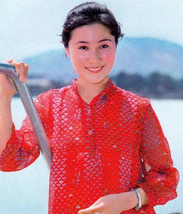 At the age of 17, she fell in love with Jet Li while filming "Shaolin ...