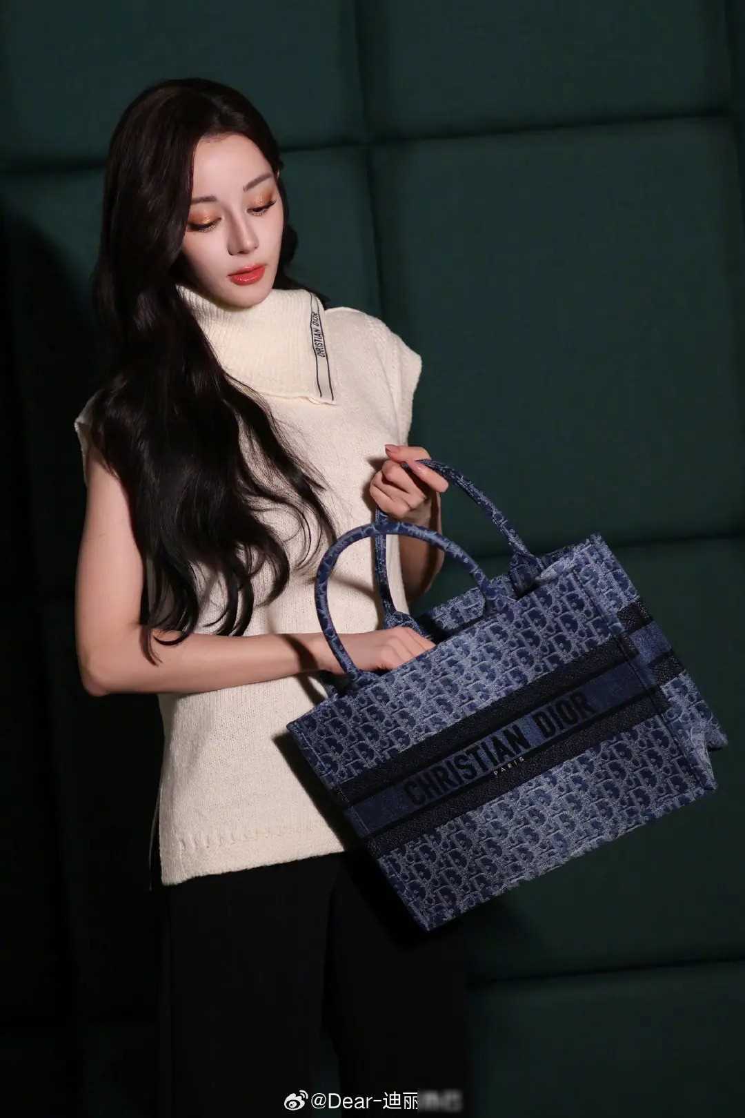 Lin Zhiying posted a photo with her mother on Mother's Day. Her mother ...