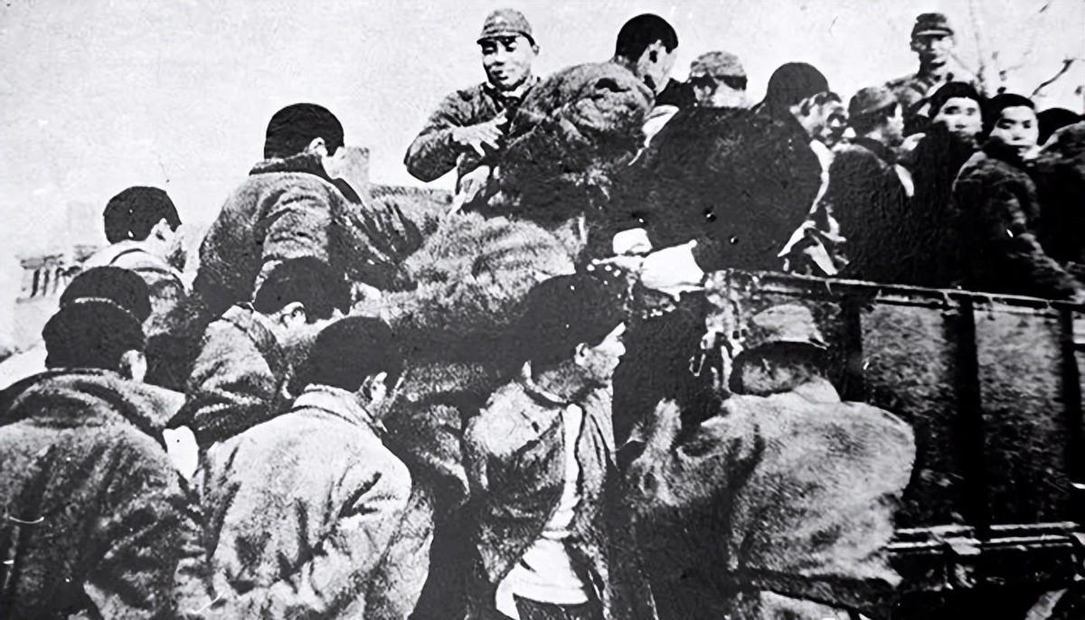 Old photos of World War II: Female collaborators in the German-occupied ...