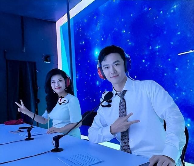 He is the most handsome host of CCTV. He joined CCTV at the age of 30 ...