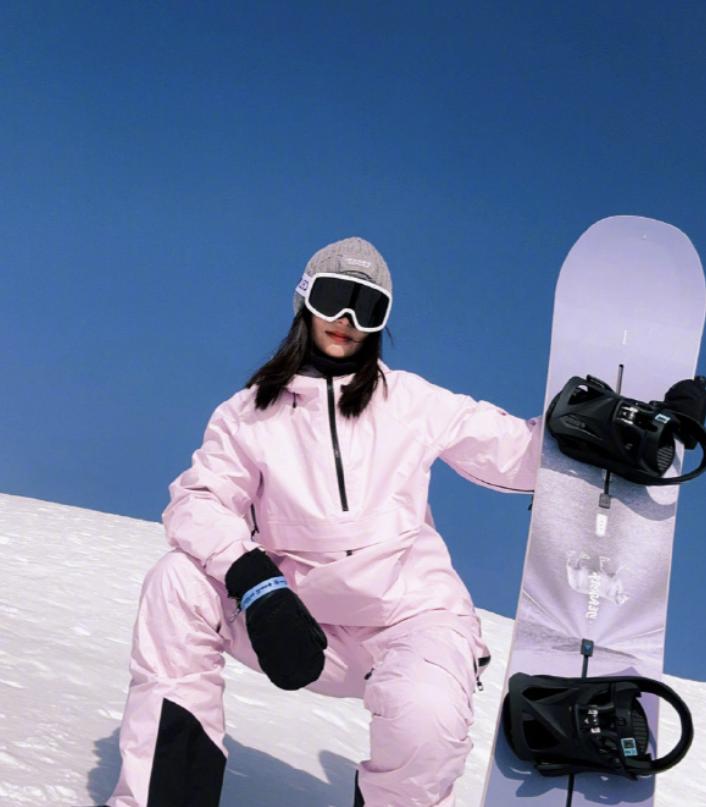 37-year-old Yuan Shanshan eats kebabs at the ski resort! It's hard to ...
