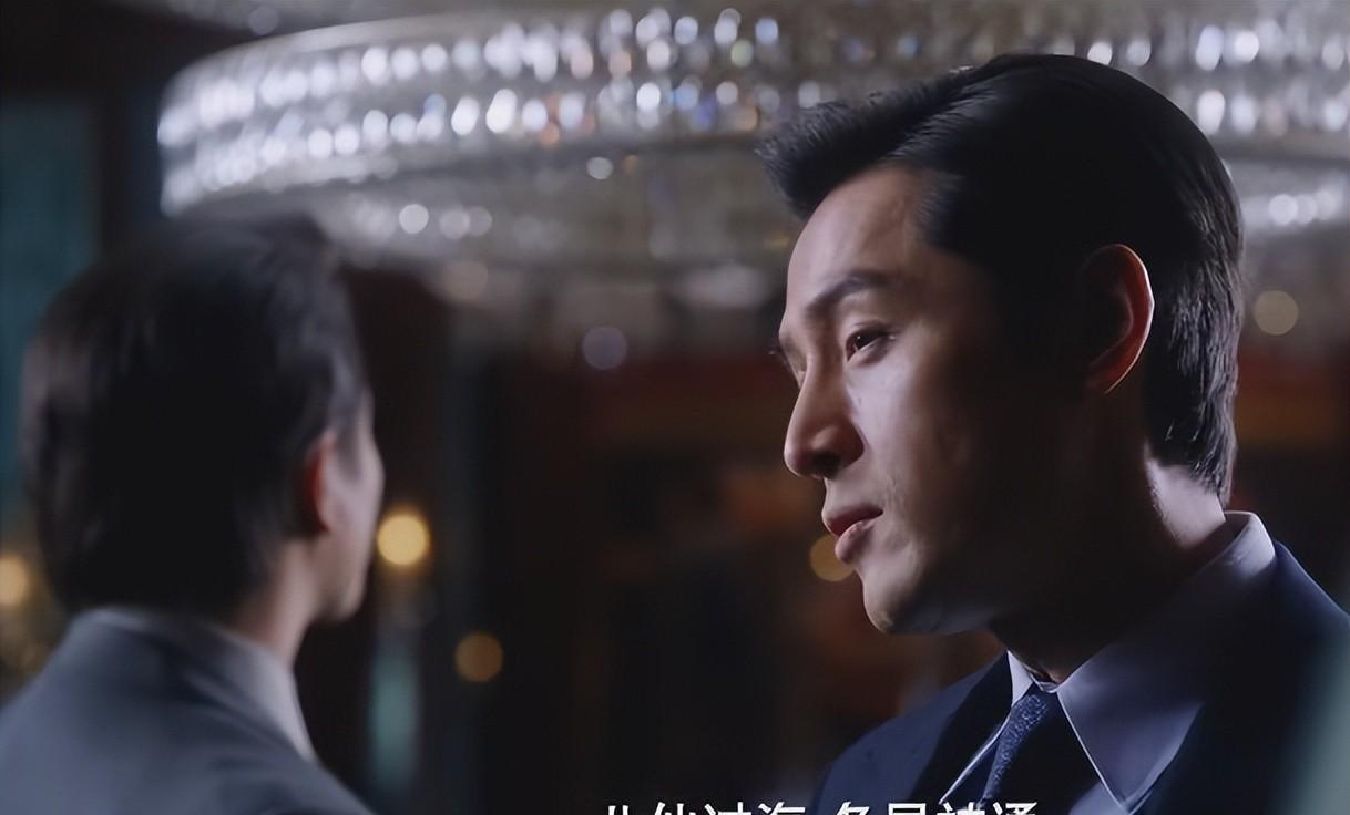 Hu Ge is 41 years old and Zheng Kai is 37 years old. The comparison of ...