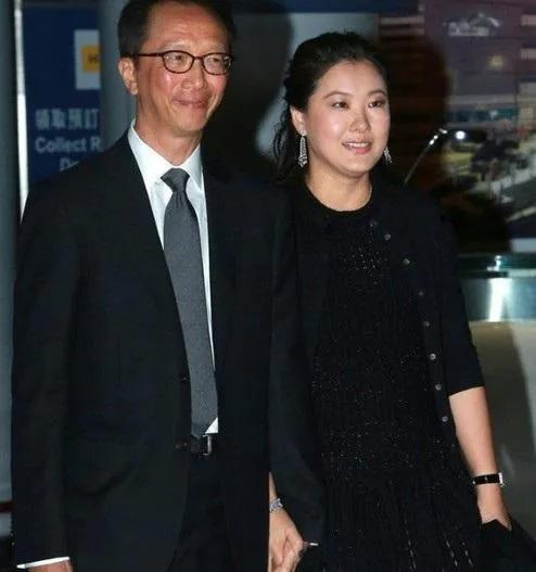 "Fu Mingxia's 22-year marriage to a wealthy family seems to have ended ...