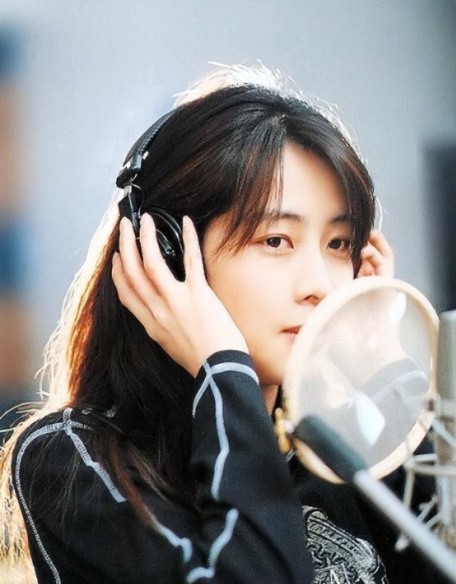 She is the "cleanest" female singer. One song has been popular for 28 ...