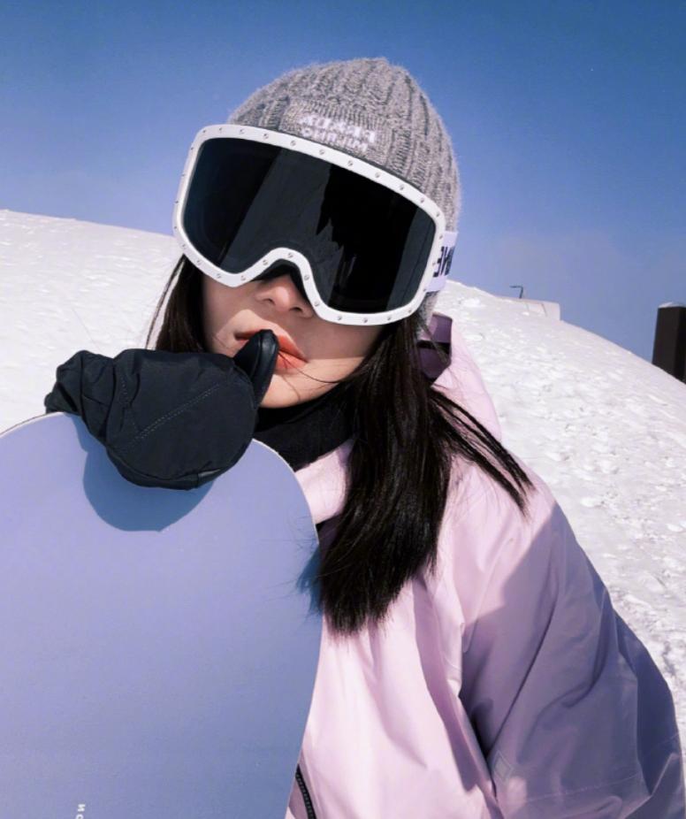37-year-old Yuan Shanshan eats kebabs at the ski resort! It's hard to ...