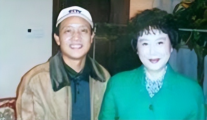 Liu Changyu, who played the role of "Li Tiemei" in "The Red Lantern ...