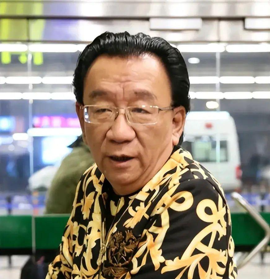 Hou Yaohua's first show: female apprentice Anna Jin, fake bags, He ...