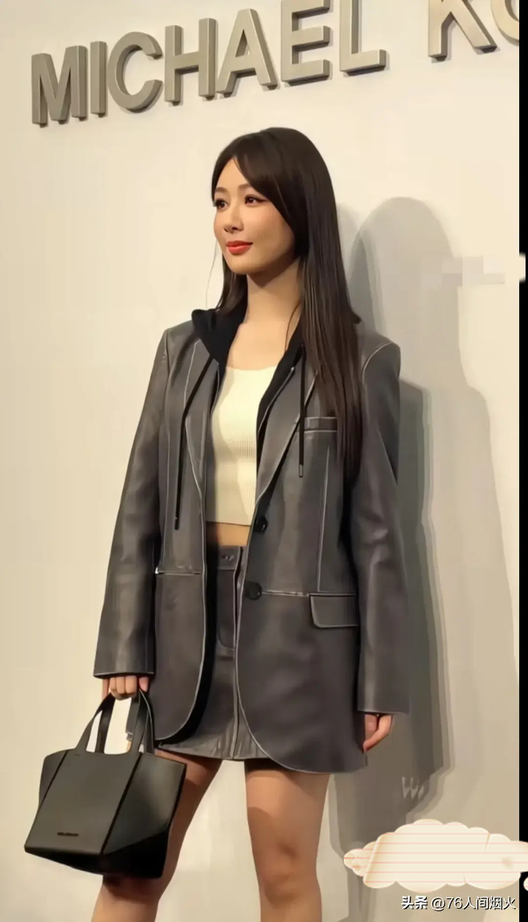 From the perspective of passers-by, Yang Zi is thin, tall, gentle and beautiful. The boy ...