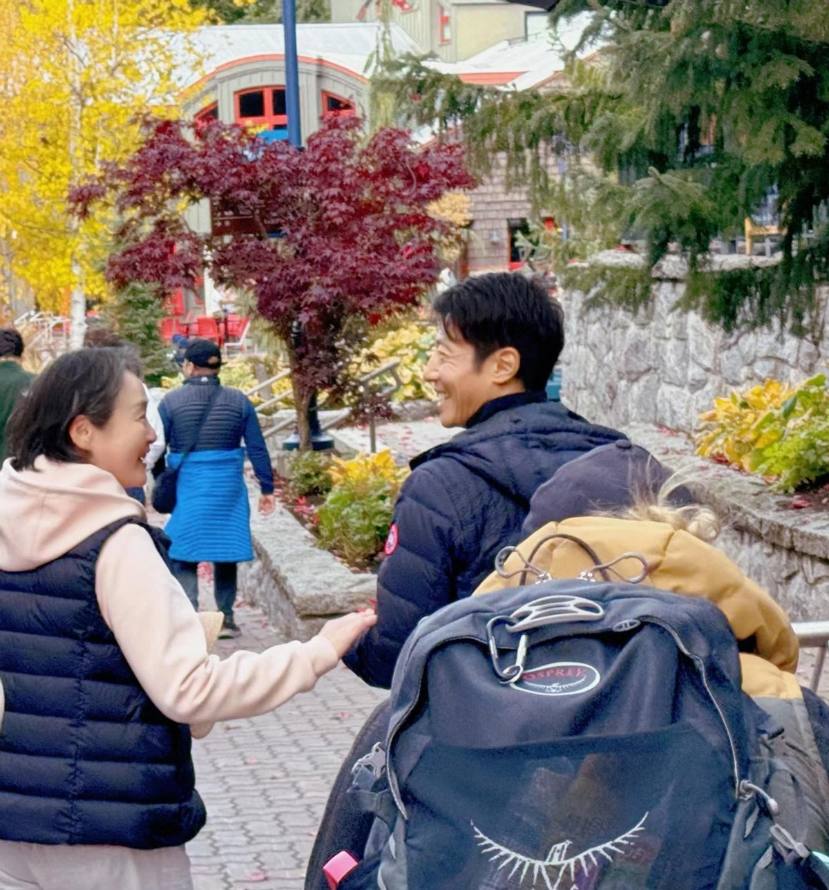 Sa Beining and his family were spotted shopping abroad, and the family ...