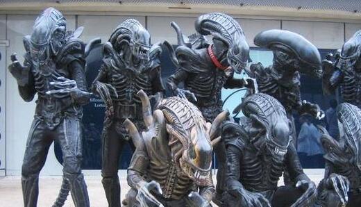 Alien: Earth is invaded by aliens, and humans form a special force to ...