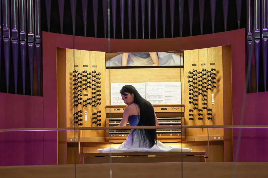 Hong Kong Chinese Orchestra: Reed and string instruments blend Chinese ...