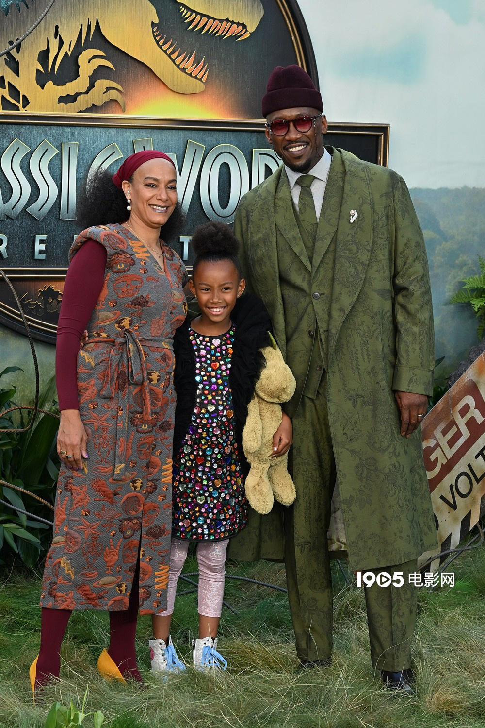 "Jurassic World: Resurgence" World Premiere Black Widow kisses Joe Baby ...