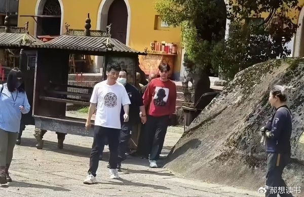 Hu Ge becomes the father of two children! Witnessed by Jiuhua Mountain ...