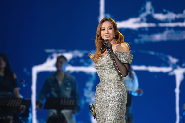 "Super Star Diva" surprises JJ Lin at Taipei Arena! Fantastic singing ...