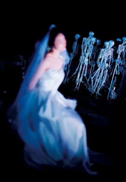 Meng Jinghui: Conveying the Light of Drama Through a Remaining Distance ...