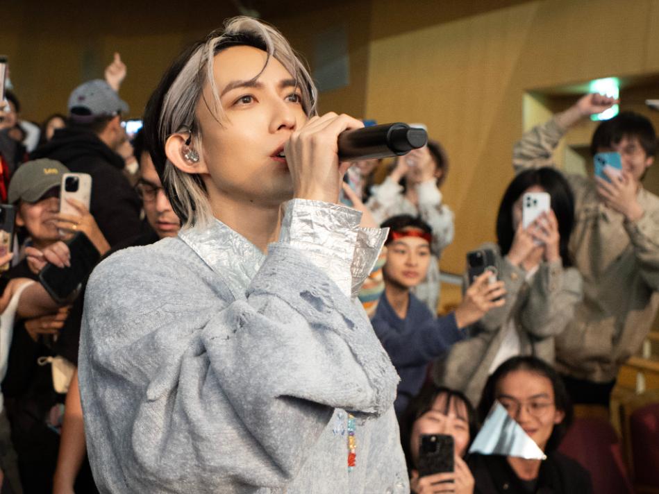 "He is the best male singer who can sing love songs in my heart, no ...