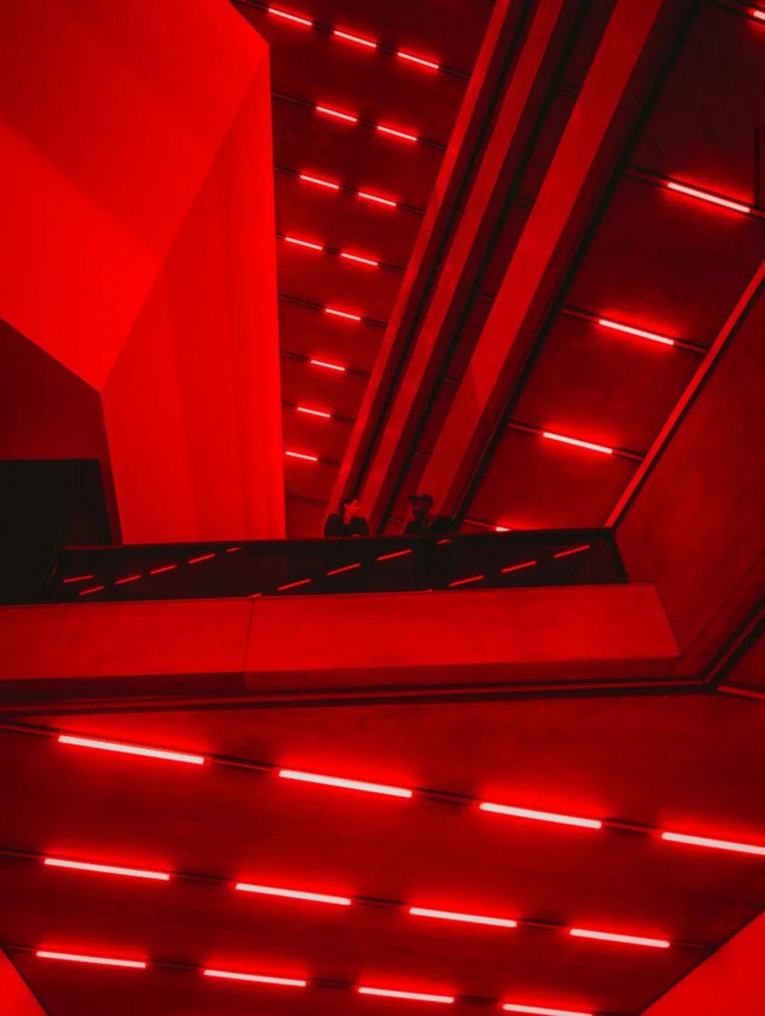 Sound, light and color installations designed by famous filmmakers - iMedia