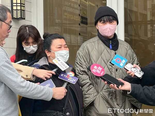 Xu Fukai visited the funeral hall and saw Cao Xiping and Lin Meixiu ...