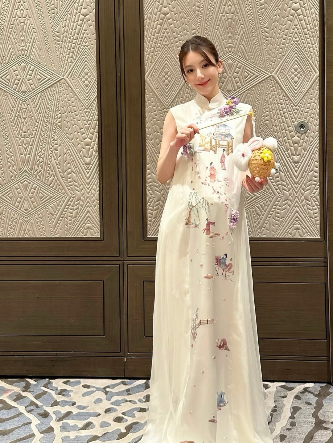 Fang Yuan celebrates Mid-Autumn Festival with her third baby bump ...